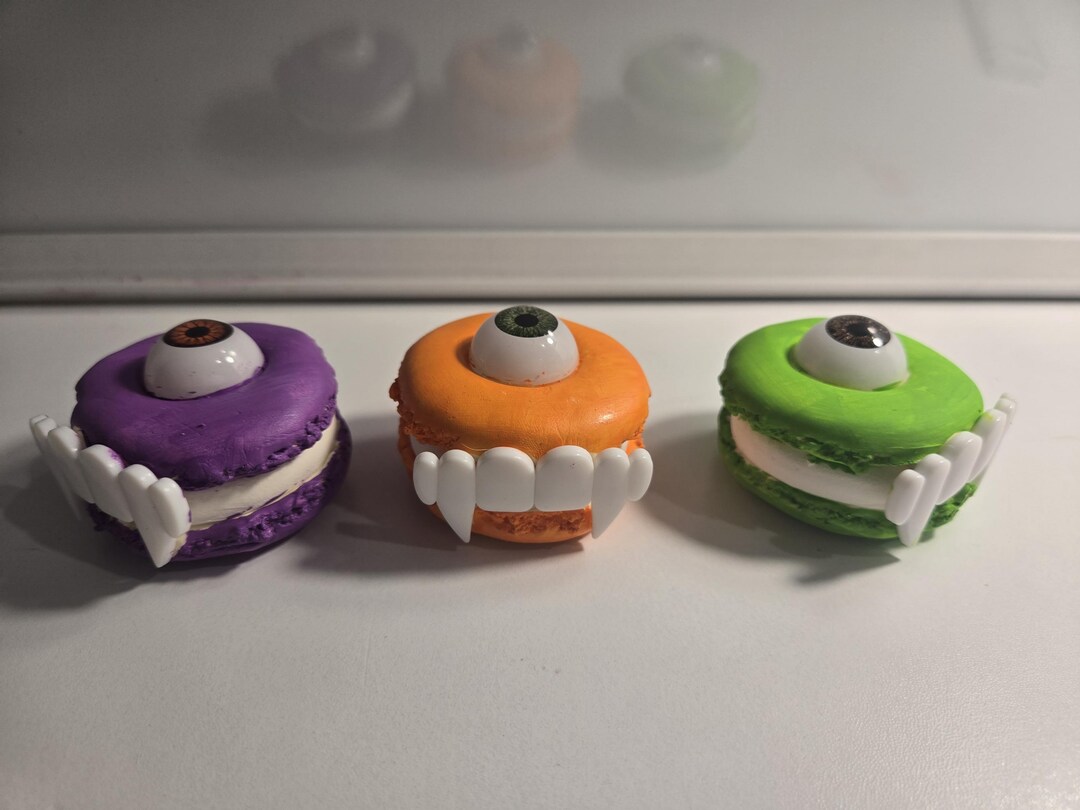 Fake/faux Monster Macaroons, Eyeball Macaroons With Teeth, Halloween ...