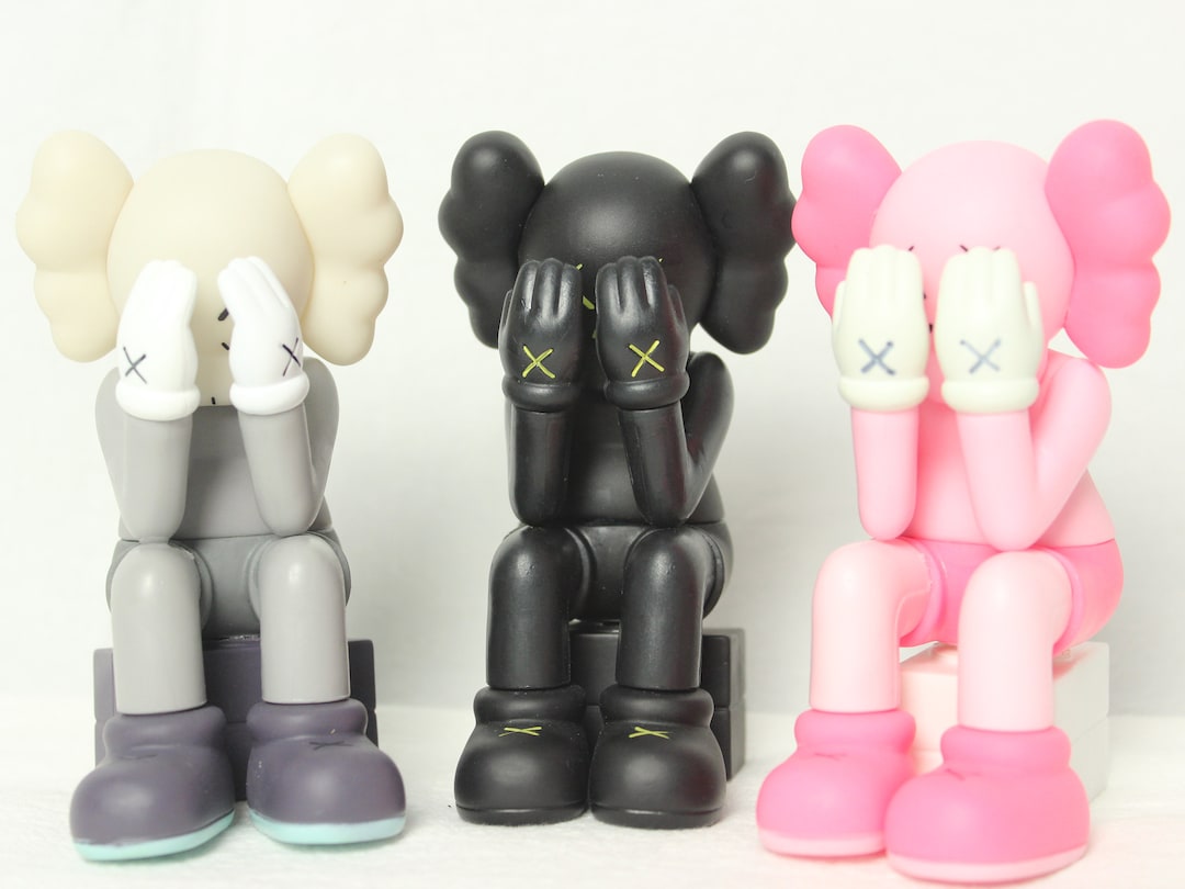 Kaws Figurines/kaws Ornament-kaws Room Decorations - Etsy