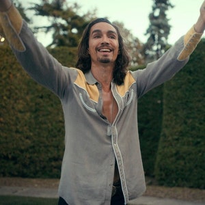 The Umbrella Academy Klaus Hargreeves Hello Goodbye Hands 3 Inch Vinyl ...