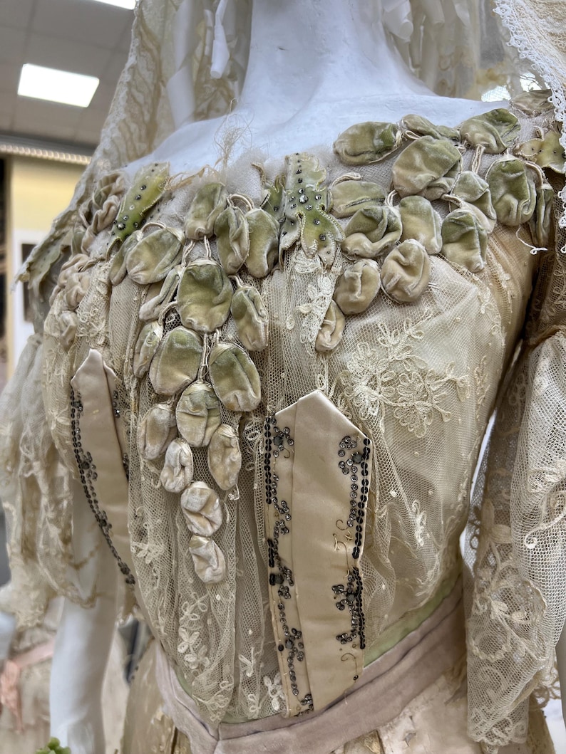 BALL With "grape" Decoration From the Famous Parisian House "couture ...