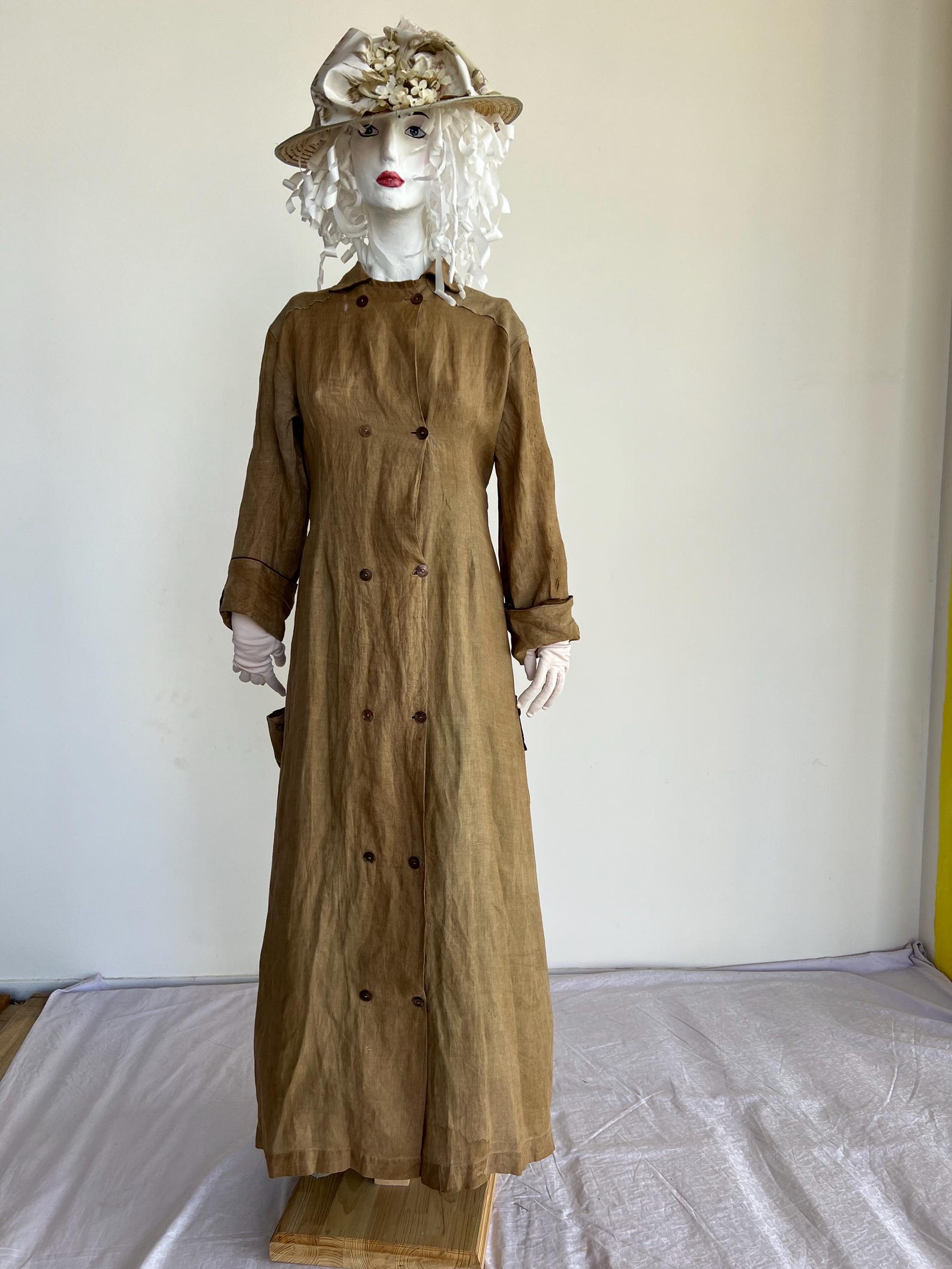 1880-1890. Summer Women's Duster Coat. Fabric: Rye-colored Linen ...