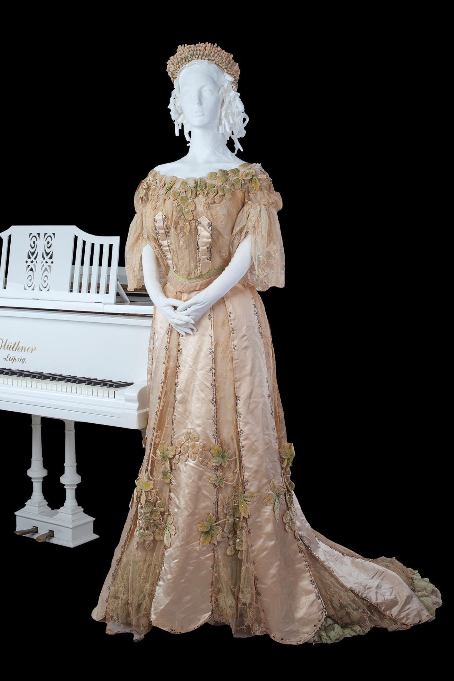 BALL With "grape" Decoration From the Famous Parisian House "couture ...