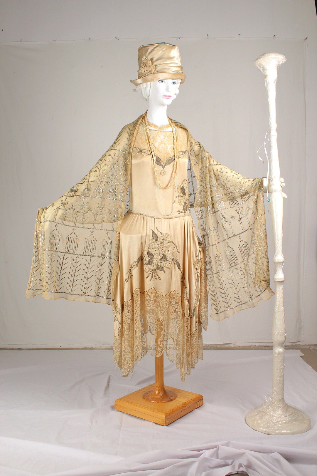 Antique Shawl 1920s, Egypt. A Rare Shawl With a Legendary Metal Pattern ...