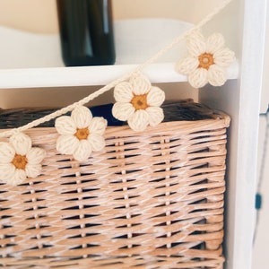 Spring Daisy Crochet Garland Pattern - DIY Flower Home Decor - Etsy