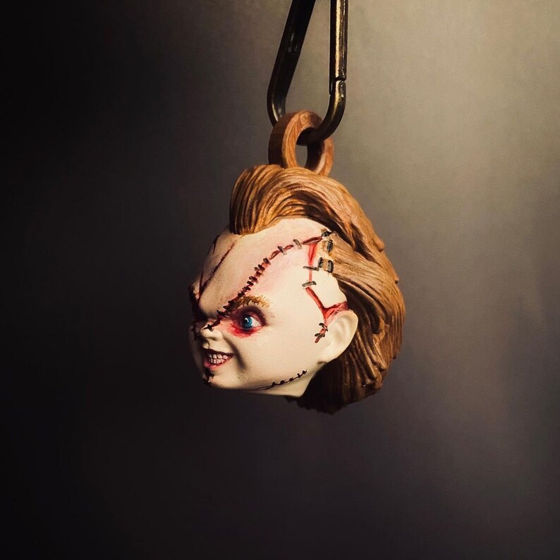 Chucky Keychain - Horrifying Keepsake - Haunted Doll Keyring Classic ...