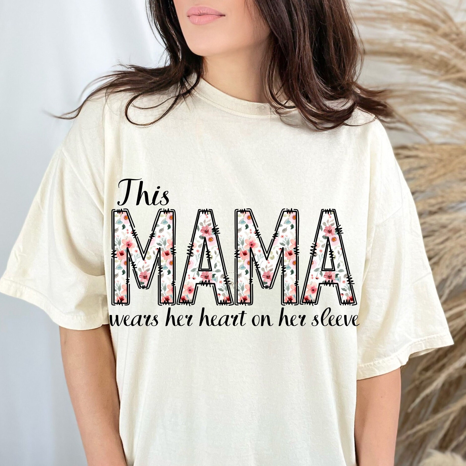 This MAMA Wears Her Heart PNG, Floral Mama Design, Custom Mom PNG File ...