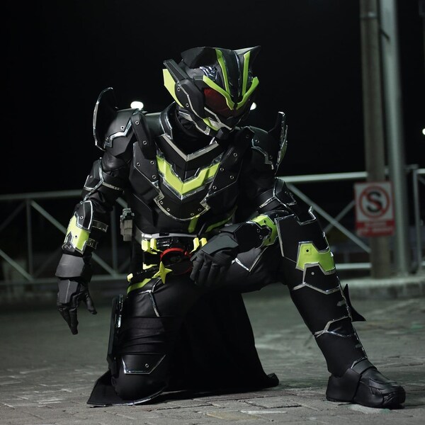 Kamen Rider Garun Helmet - Etsy Canada