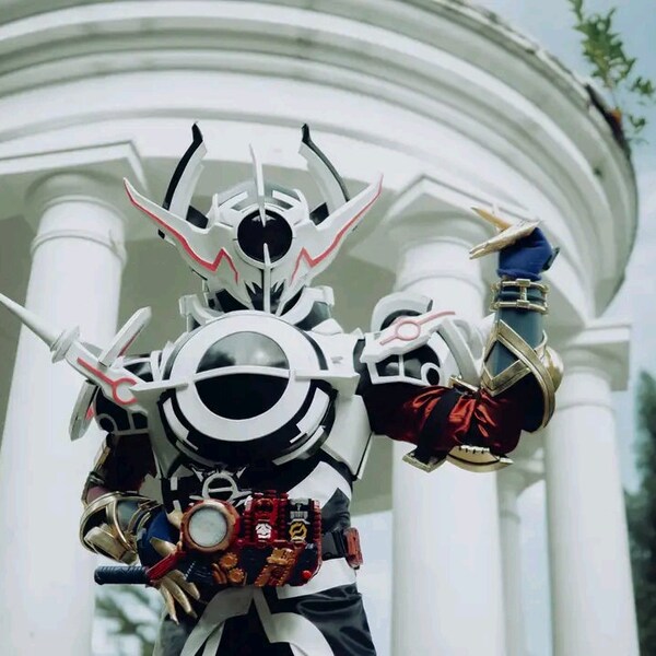 Kamen Rider Garun Helmet - Etsy Canada