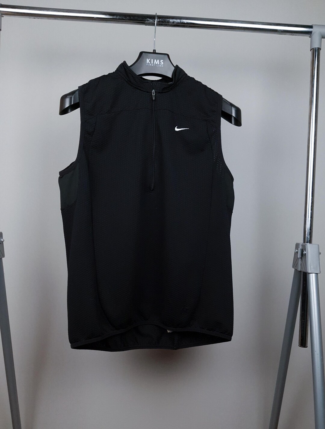 Nike Sphere Tech Mesh Material 1/4 Zip Black Sleeveless T-shirt ...