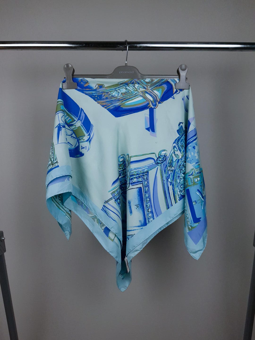 Omega Swiss Luxury Watch Brand Silk Scarf on the Neck With Handmade ...