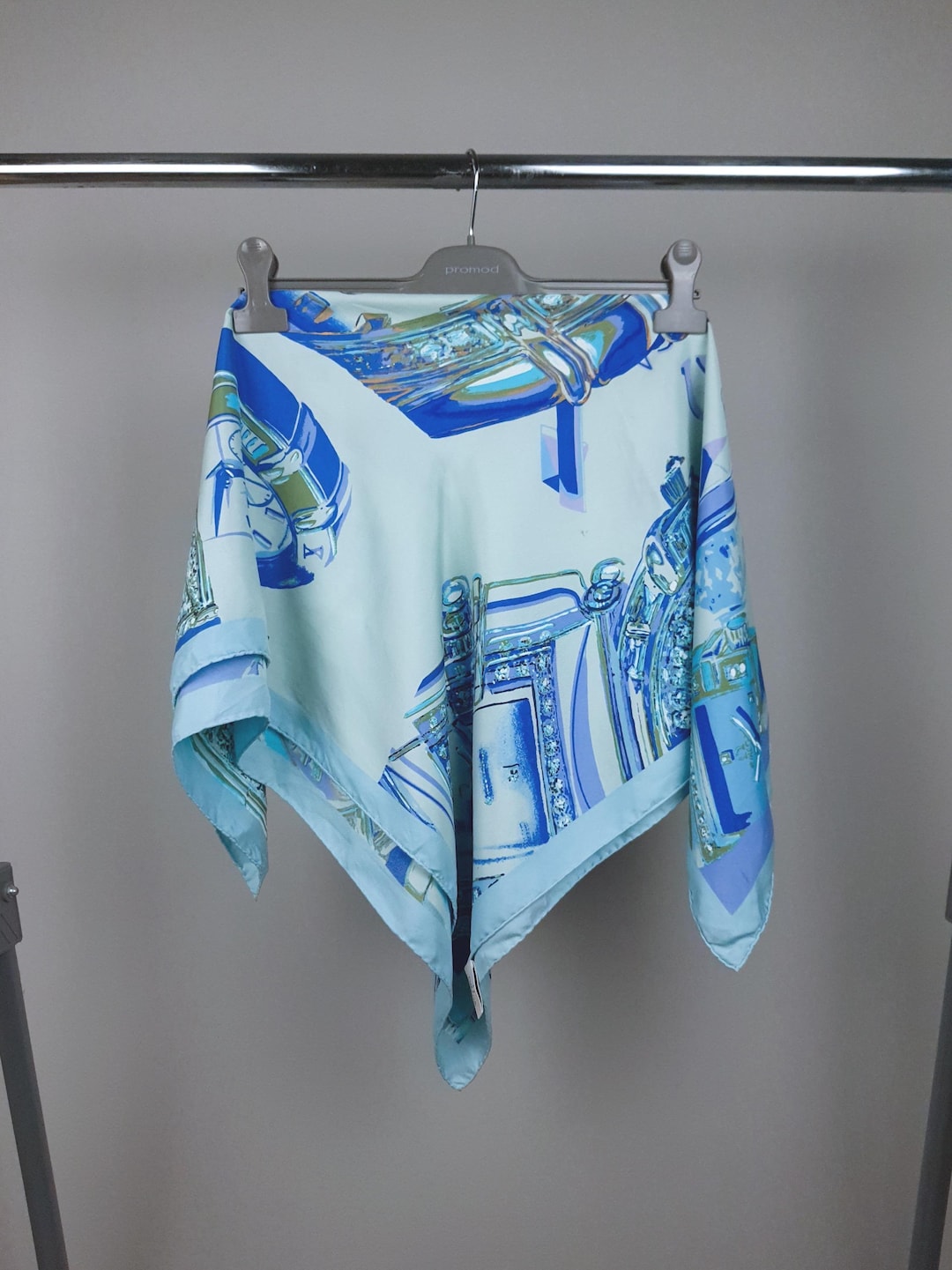 Omega Swiss Luxury Watch Brand Silk Scarf on the Neck With Handmade ...