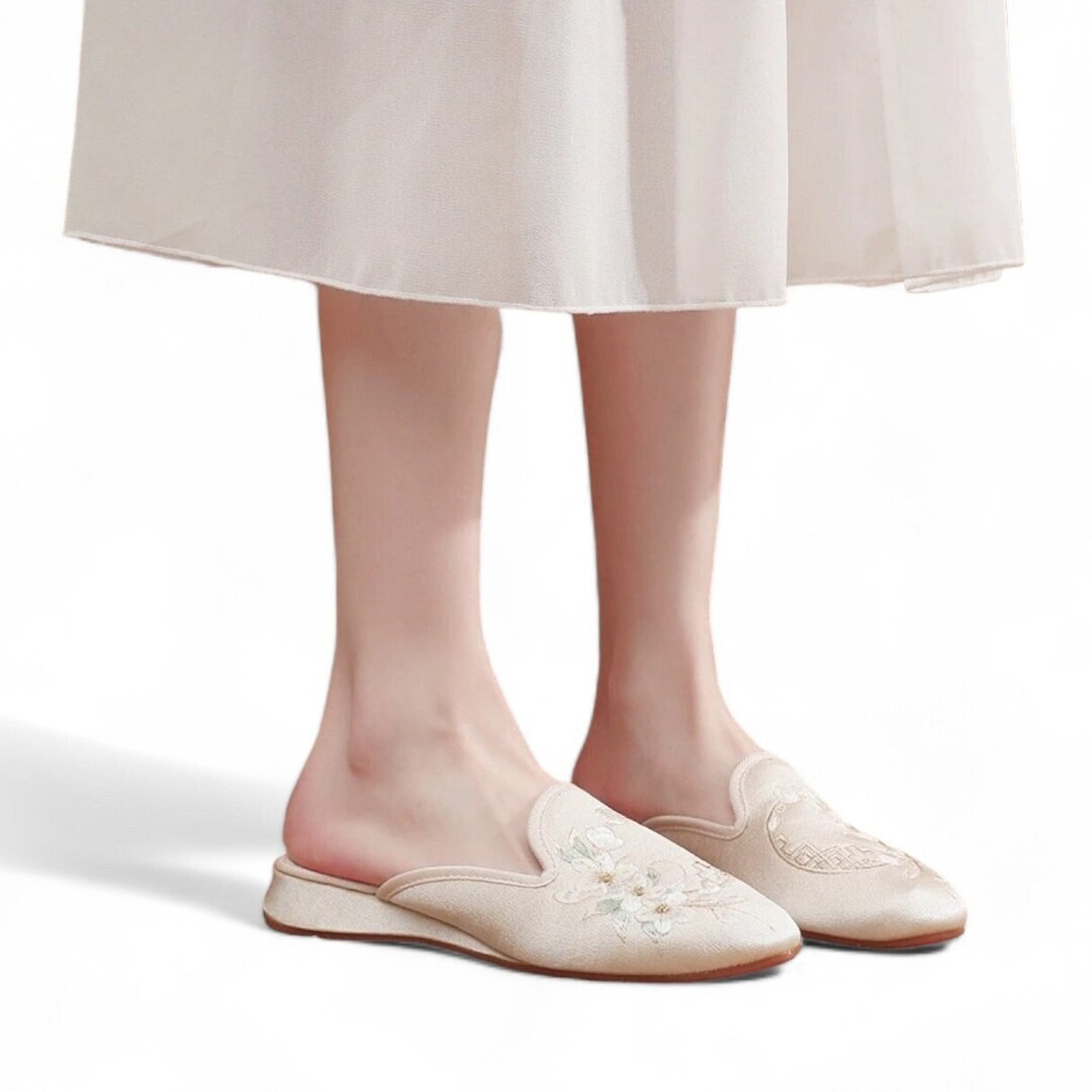 Cream Satin Slippers With Embroidered White Floral Arch Cozy ...