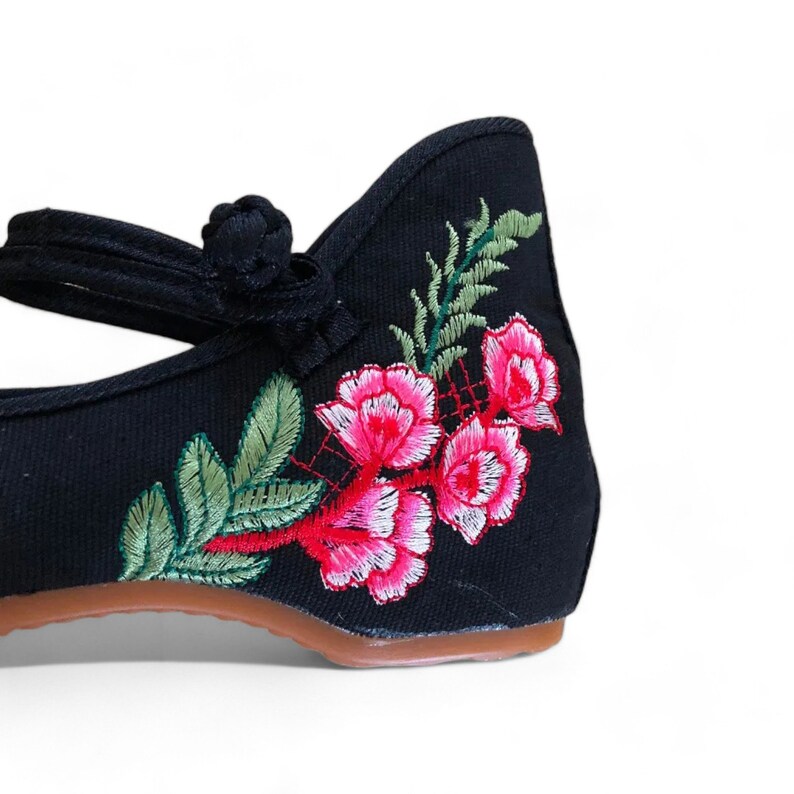 Red Roses Embroidered White Ballet Flats Cream White Slip-on Shoes Off ...