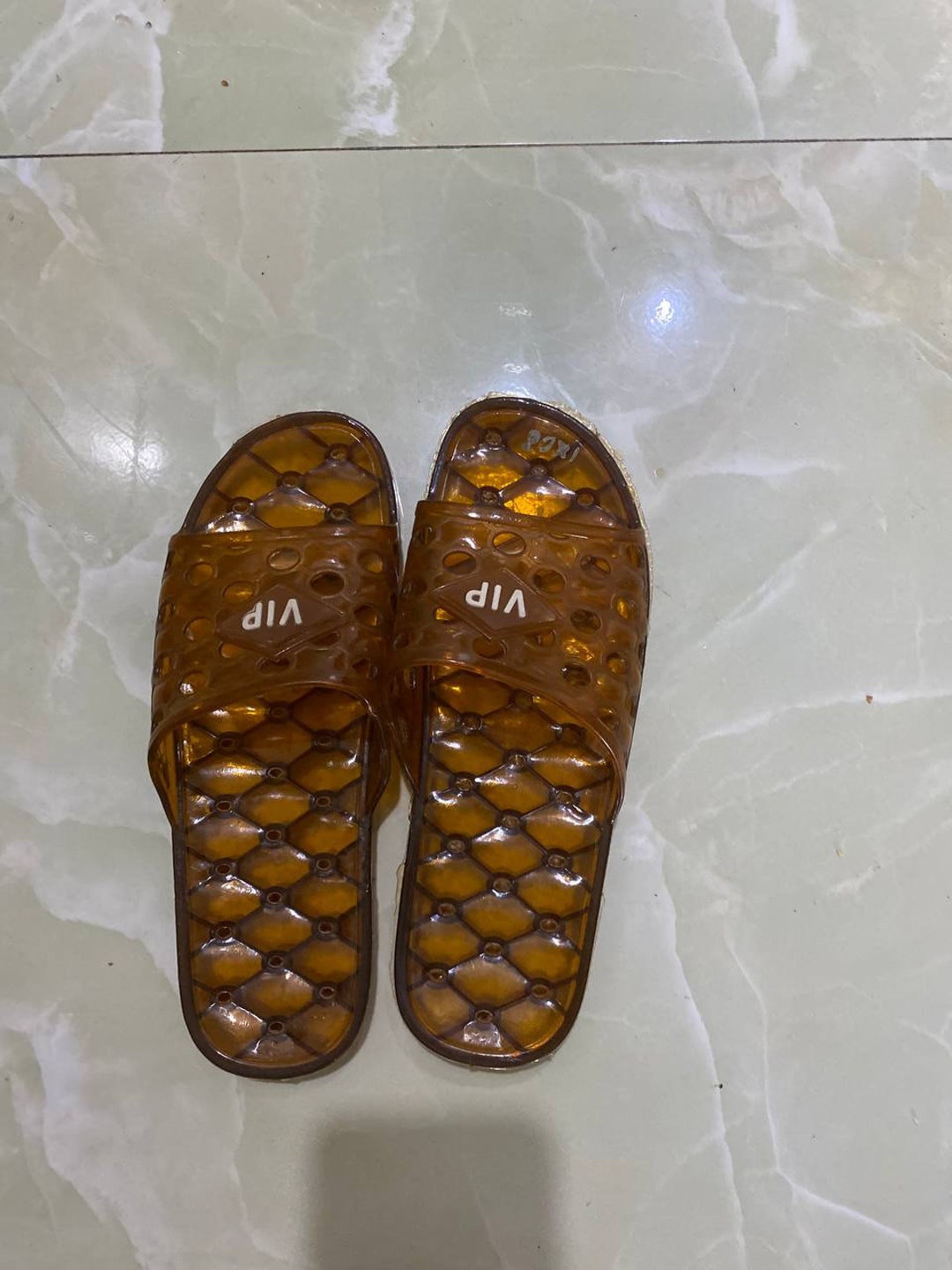 Plastic Slippers , Plastic to Wear in the Bathroom, Plastic Sandals Are ...
