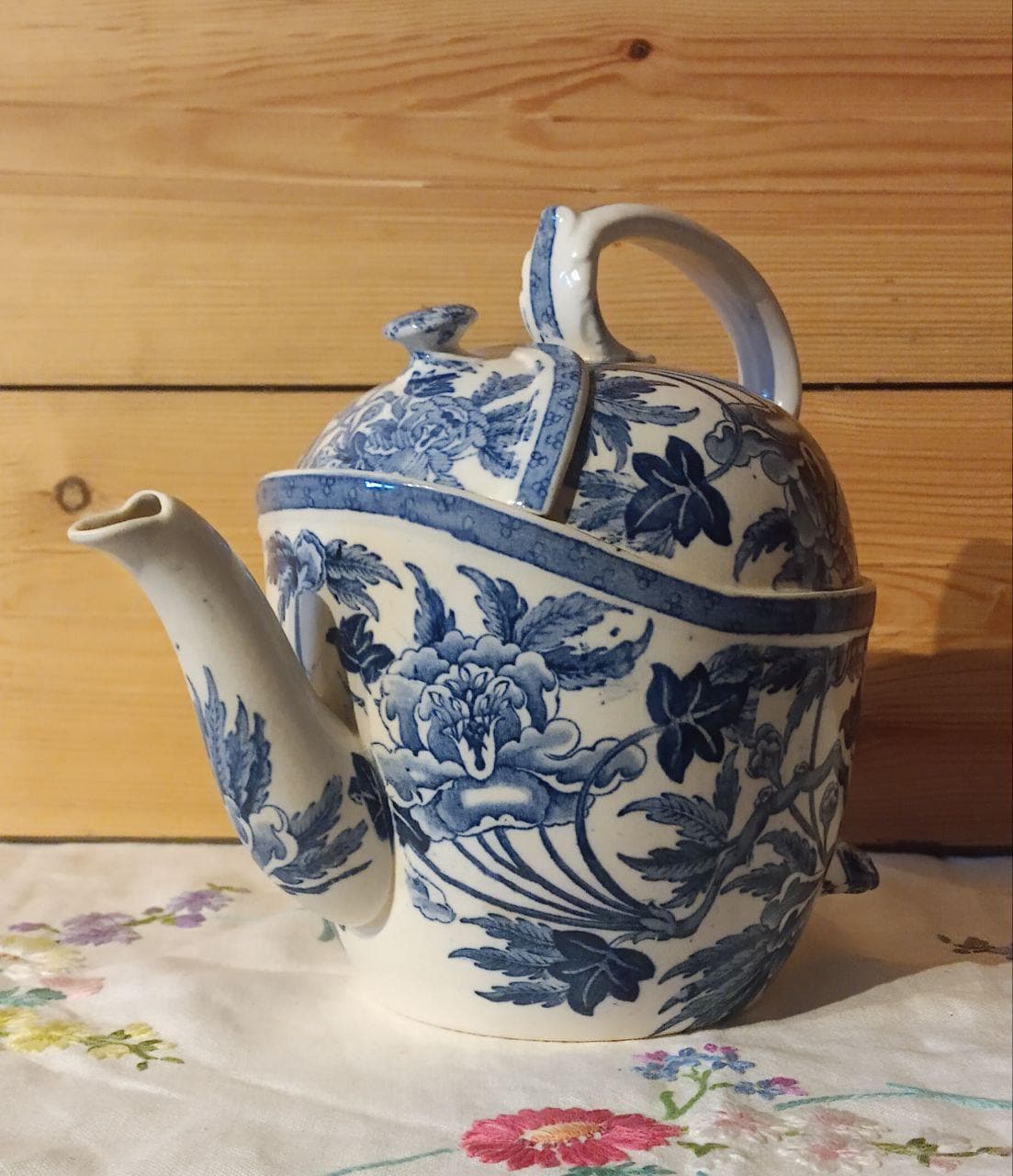 Antique Teapot Peony “simple yet Perfect” (SYP), Teapot by Wedgwood ...
