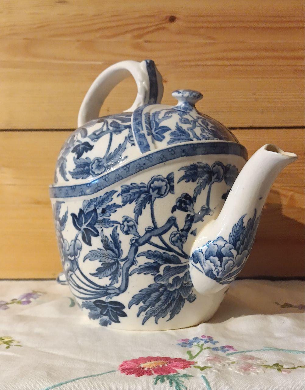 Antique Teapot Peony “simple yet Perfect” (SYP), Teapot by Wedgwood ...