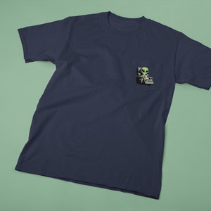 Aliens, Cats and Reclining Chairs / Funny Alien Pocket T-shirt Funny ...
