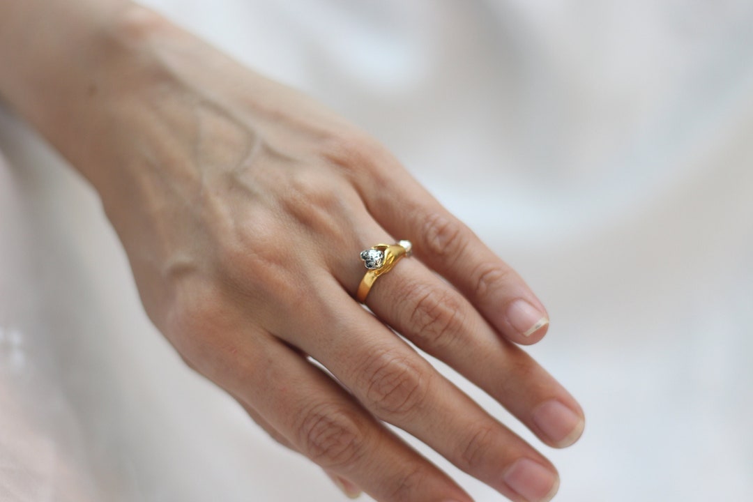 Hand Holding Heart Ring, Love Symbol Ring, Love Knot Ring, Couple ...