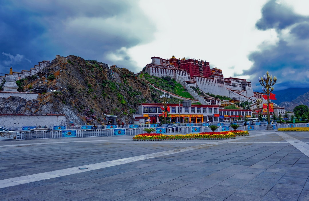 The Potala Palace on the Roof of the World, Tibet, China#b007. Tibetan ...