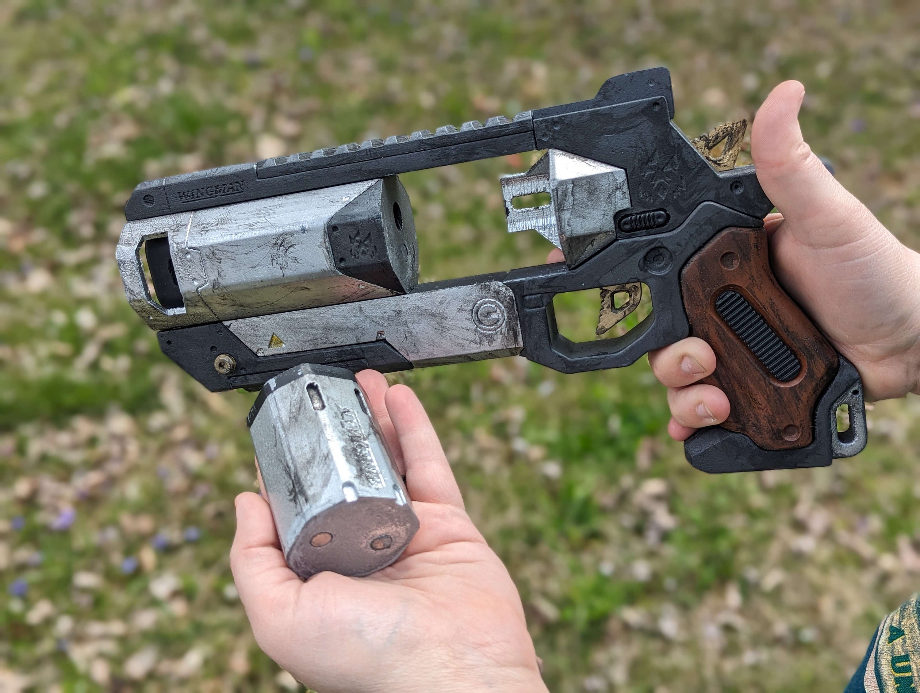 Apex Legends Wingman With Ejectable Cylinder 3D Printed Prop - Etsy
