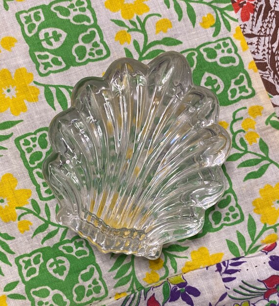 Vintage glass shell shaped - Gem