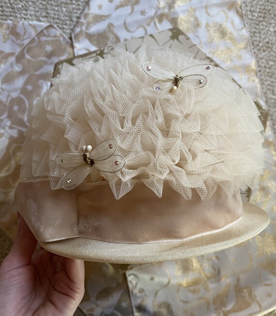 Vintage 1965 Jean Sutton Cream Tulle Hat with Removab… - Gem