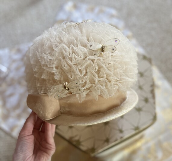 Vintage 1965 Jean Sutton Cream Tulle Hat with Removab… - Gem