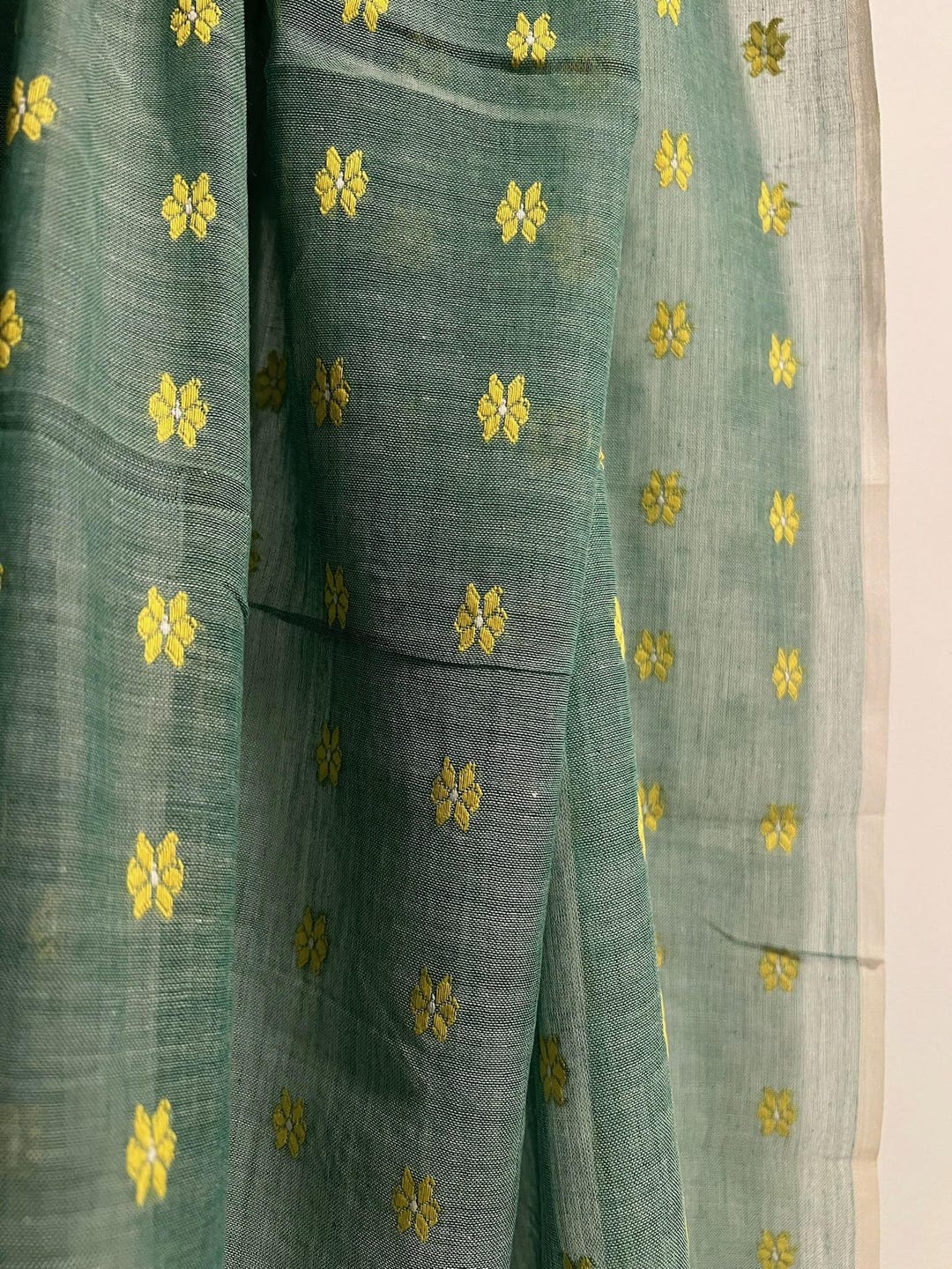 Semi Sheer Indian Vintage Fabric With a Super Sweet Daisy Pattern - Etsy
