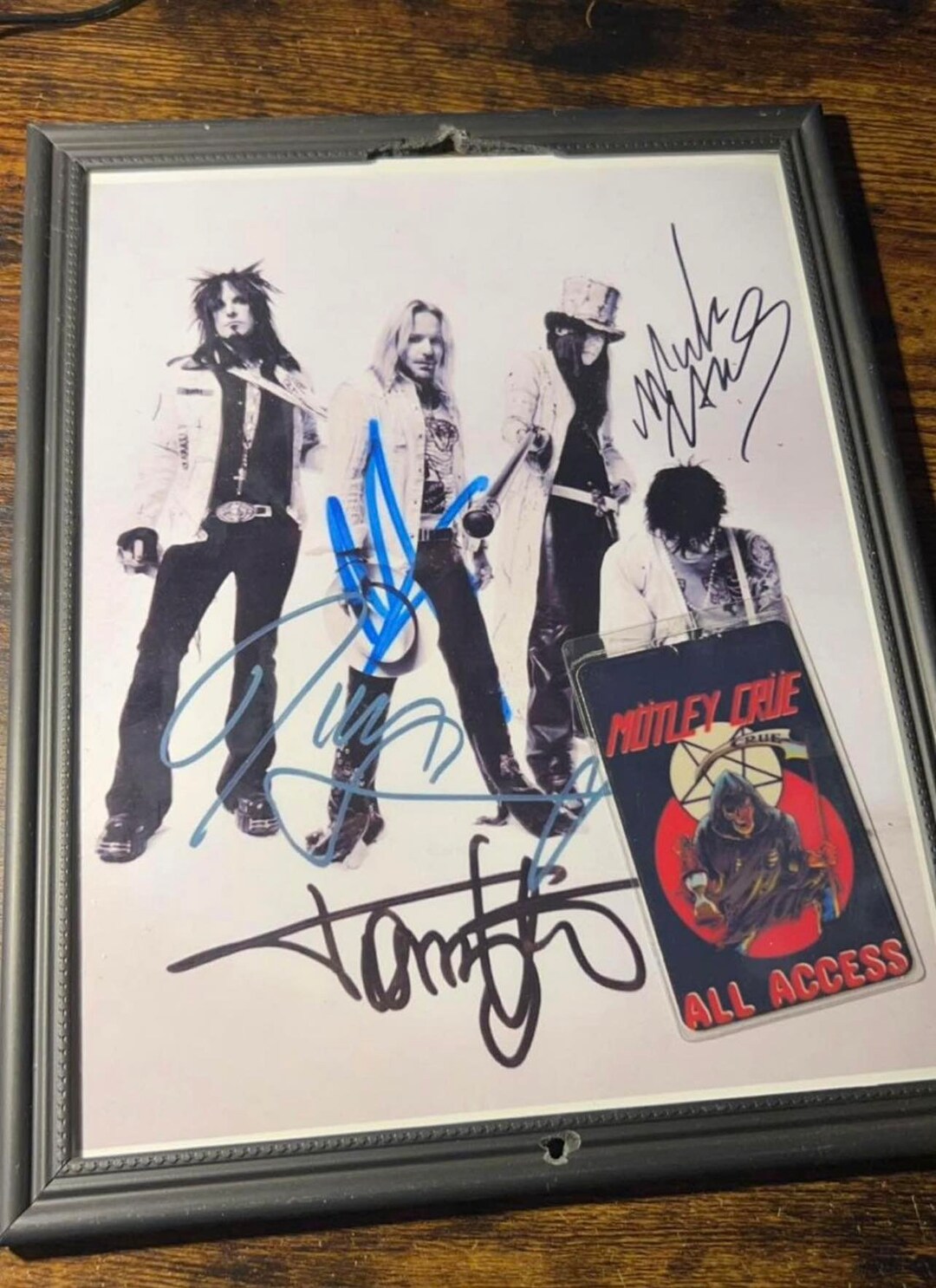 Motley Crue Framed Autographed 8x10 Photo Reprint With Tour Laminate ...