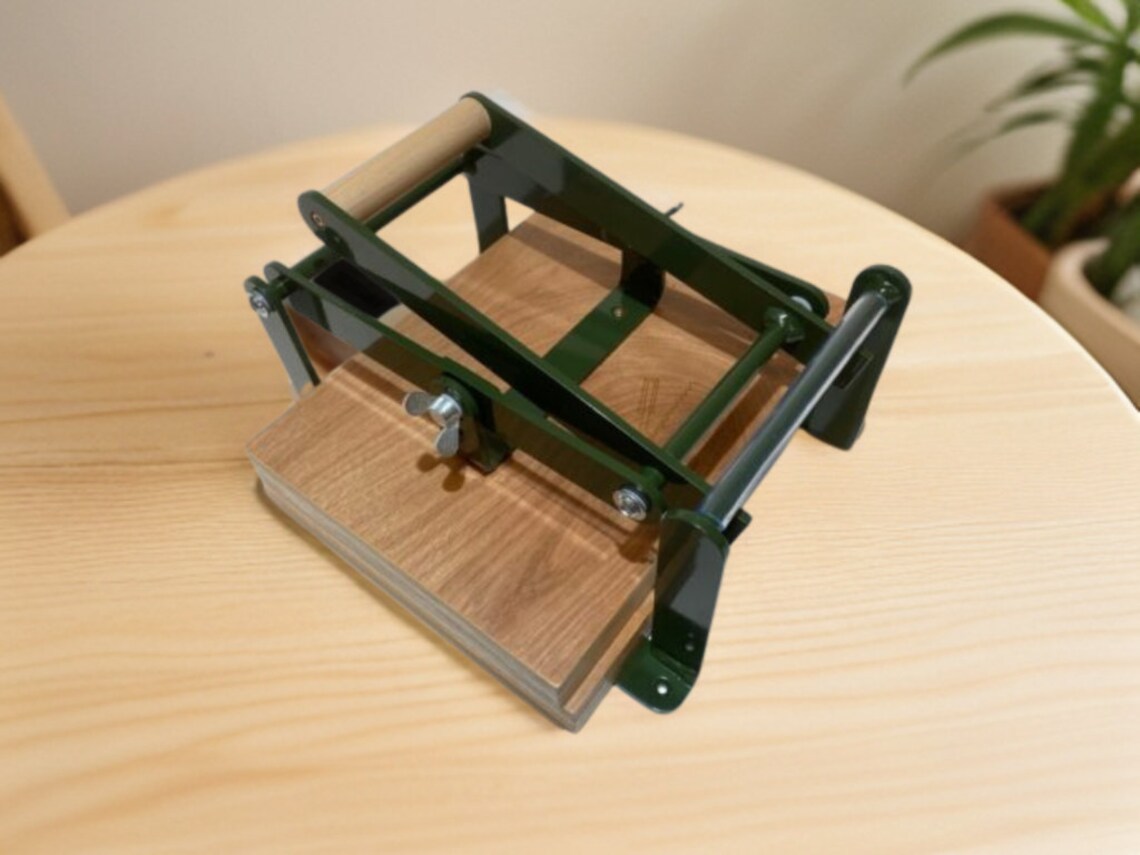 A4 Dark Green Lino Press Machine, Linocut Printing Press, Hand Linoleum ...