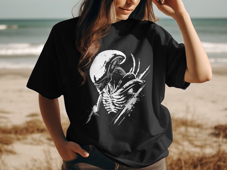 Sci-fi Alien Art T-shirt, Alien Creature Graphic Tee, Unique Sci-fi ...