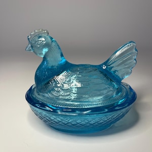 Vintage LE Smith Aqua Blue Glass Hen on Nest- Small 3" Chicken on Nest ...