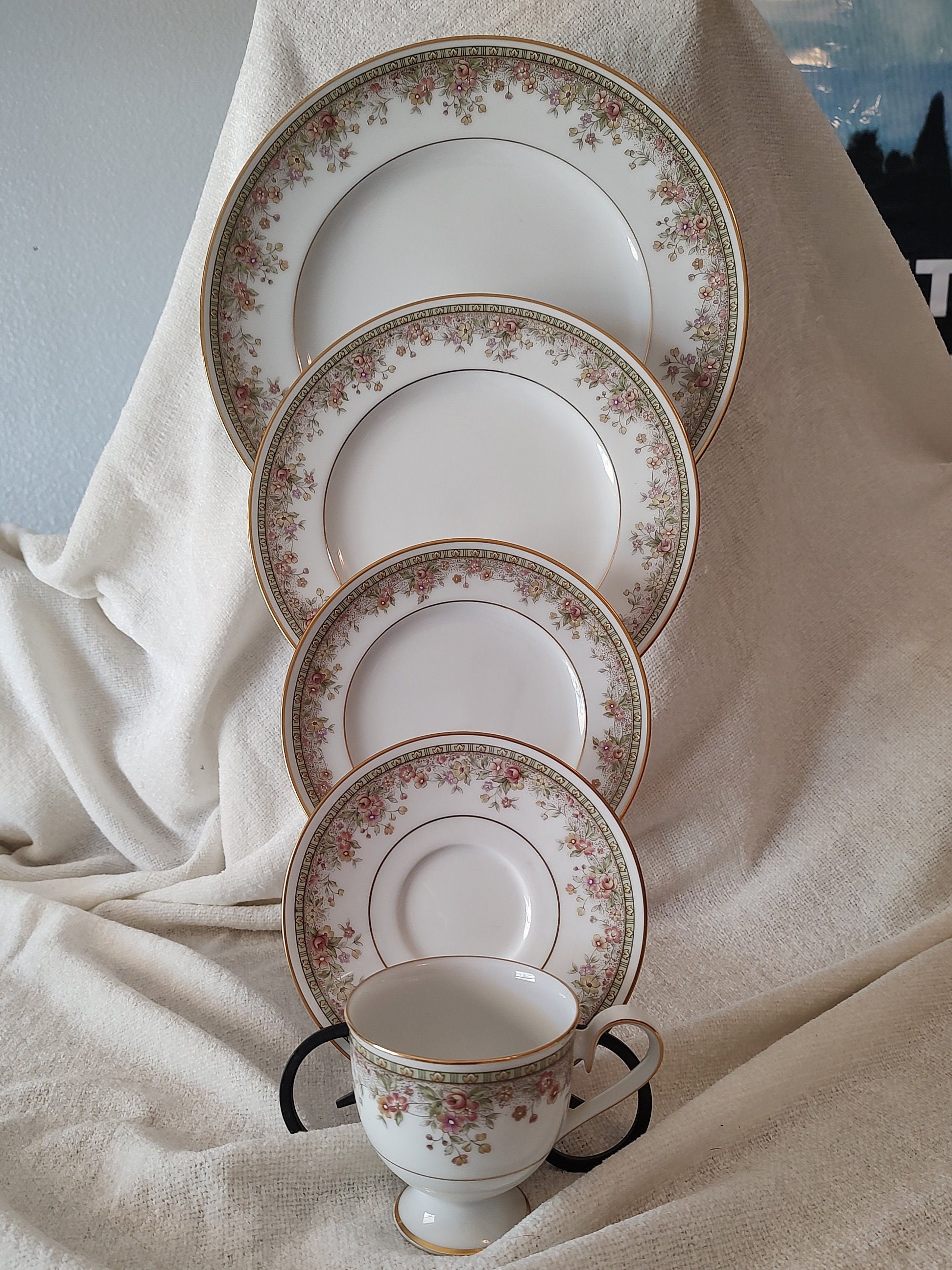 NORITAKE IRELAND Pattern Morning Jewel. Vintage Bone China. 4 Place ...