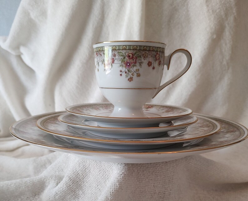 NORITAKE IRELAND Pattern Morning Jewel. Vintage Bone China. 4 Place ...
