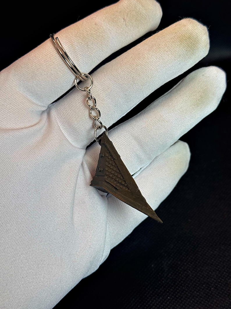 Silent Hill Pyramid Head Keychain,triangle Head Keychain, Red Pyramid ...