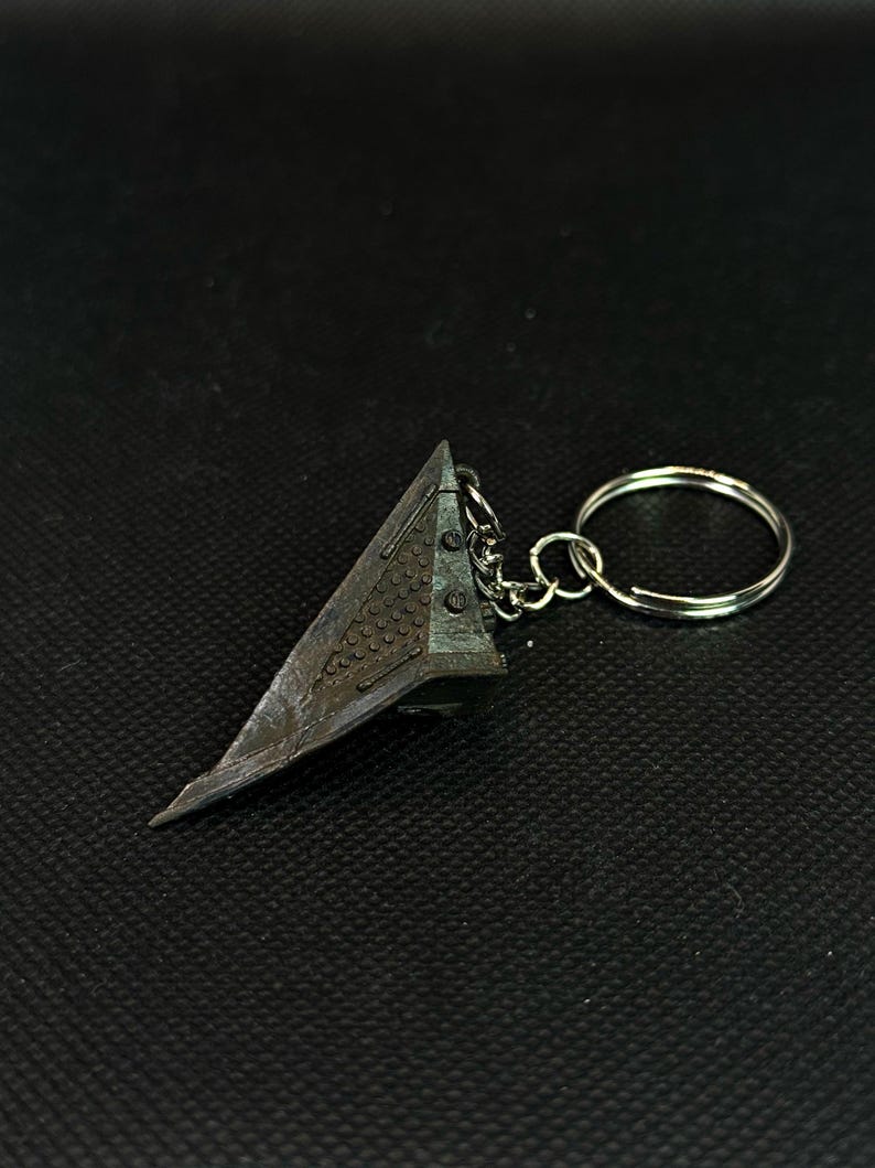 Silent Hill Pyramid Head Keychain,triangle Head Keychain, Red Pyramid ...