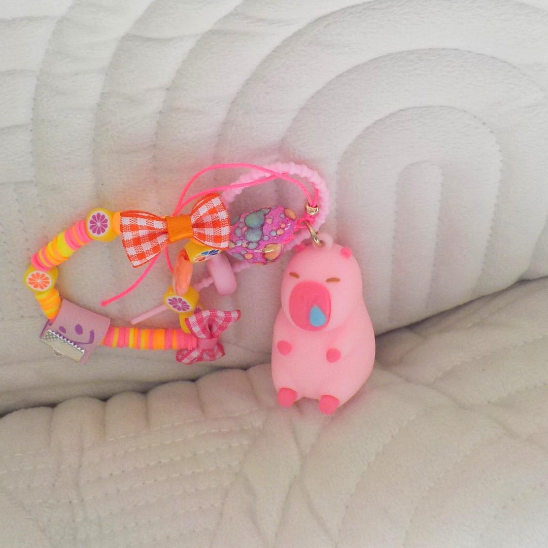 Jewel Key Ring Grigri Amulet CAPYBARA Pink Heishi Beads Bow Tie ...