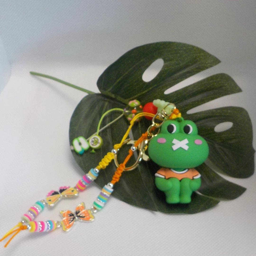 Lucky Frog Keychain – Original & Trendy Bag Charm Green Frog Charm Bag ...
