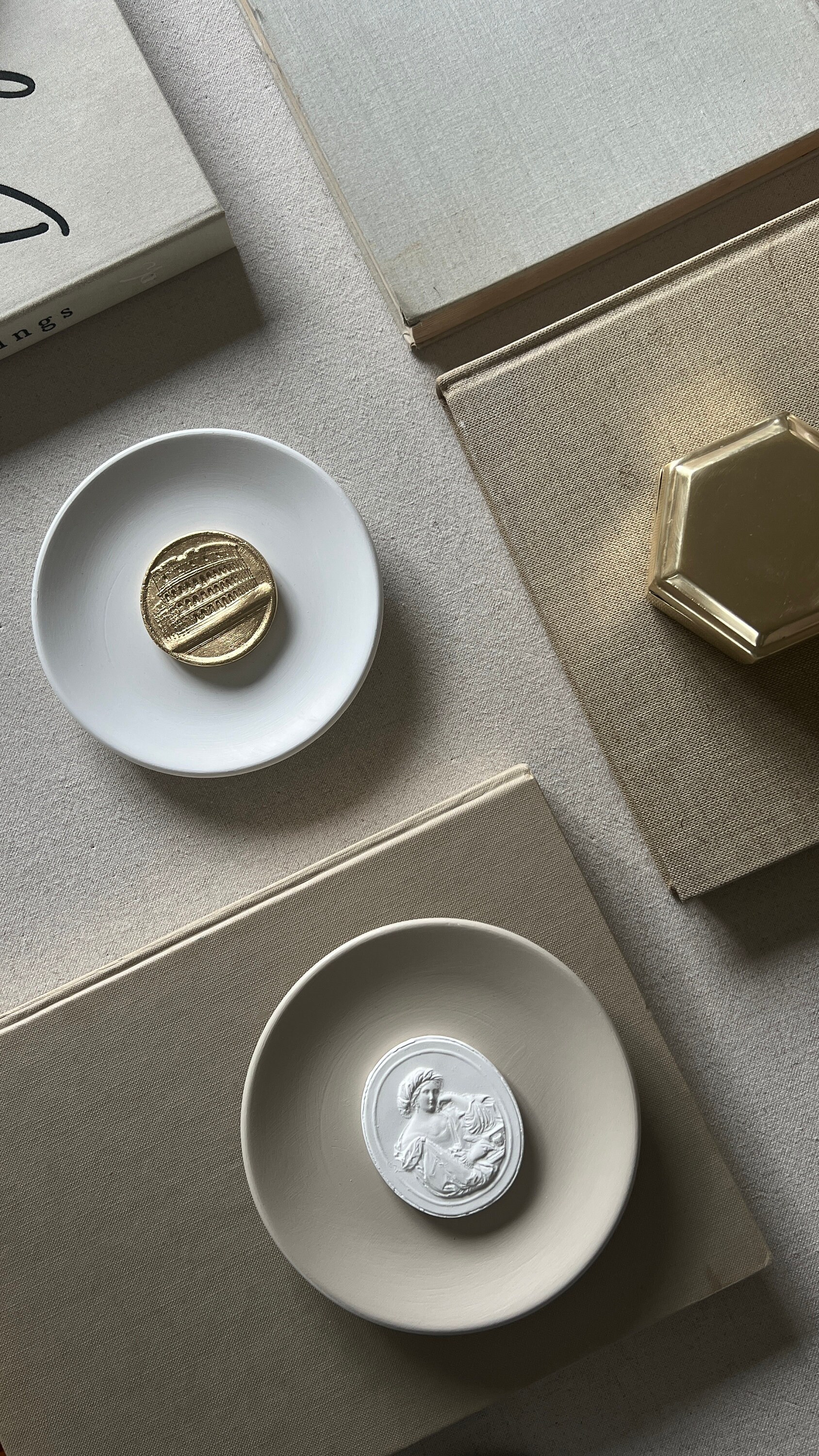 Decorative Plate With Intaglio, Ancient Art Beige Decor Plate, Intaglio ...