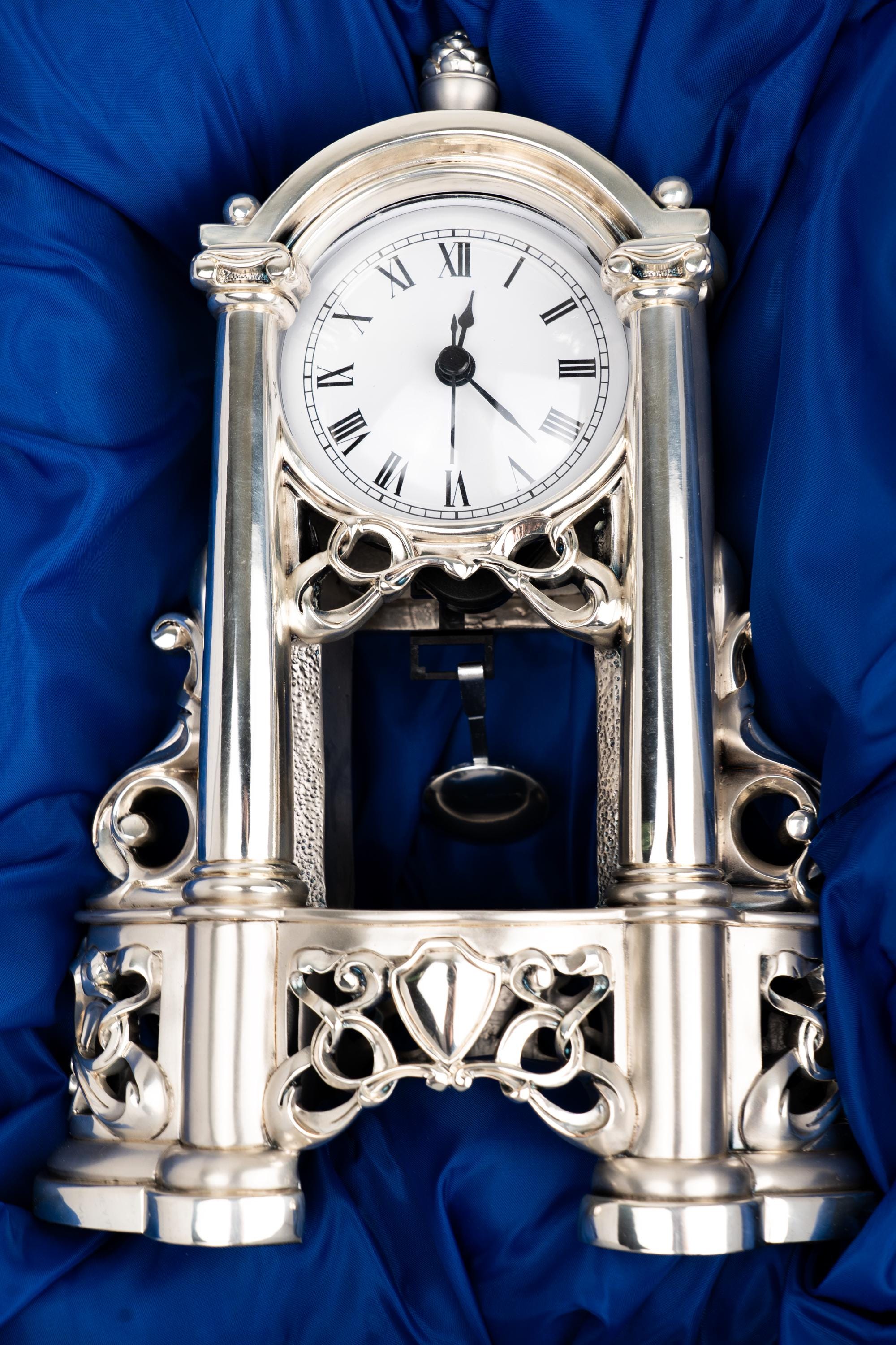 Elegant Pendulum Clock in Silver Resin - Etsy