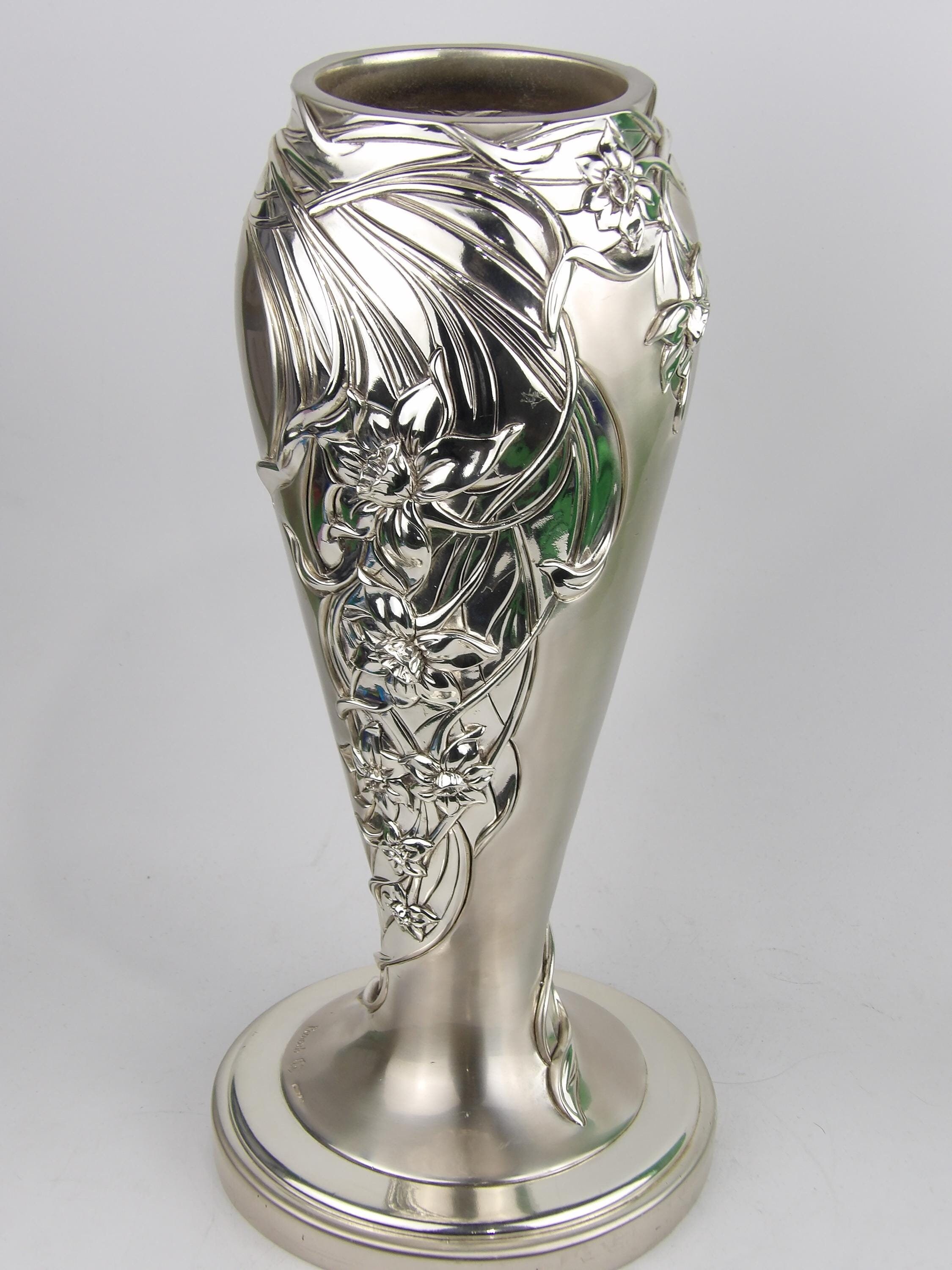 Handmade Silver-coated Resin Vase With Floral Decoration - Etsy