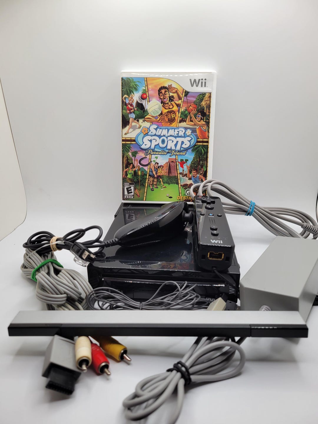 Nintendo Wii Black W/ 1 Wii Remote, 1 Nunchuck & Summer Sports Paradise ...