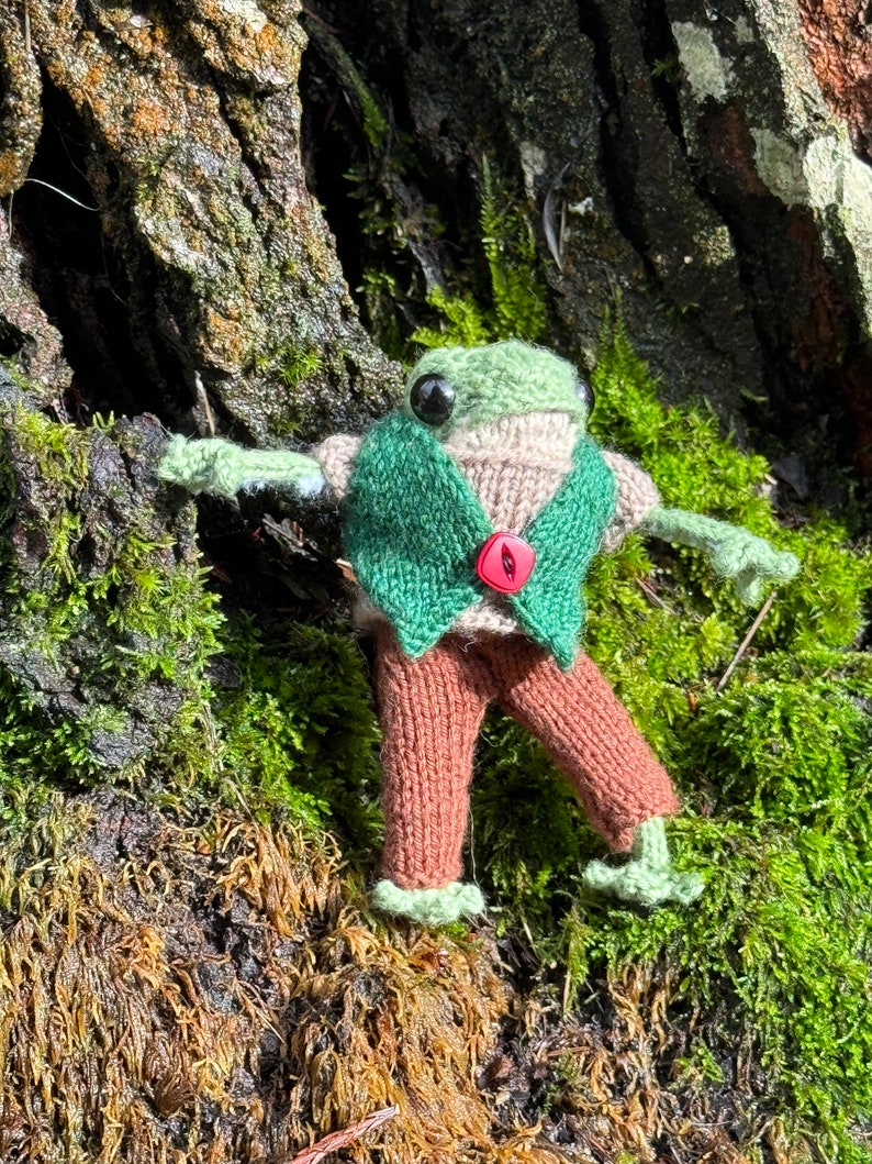 Amigurumi Frog, Hobbit Inspired Frog, Handmade Collectible Lord of the ...