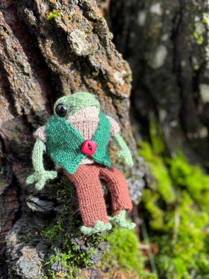 Amigurumi Frog, Hobbit Inspired Frog, Handmade Collectible Lord of the ...