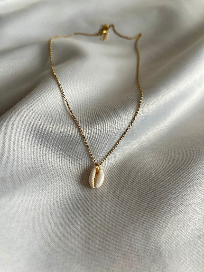 Cowrie Sea Shell Necklace, White Conch Seashell Necklace, Natural Sea ...