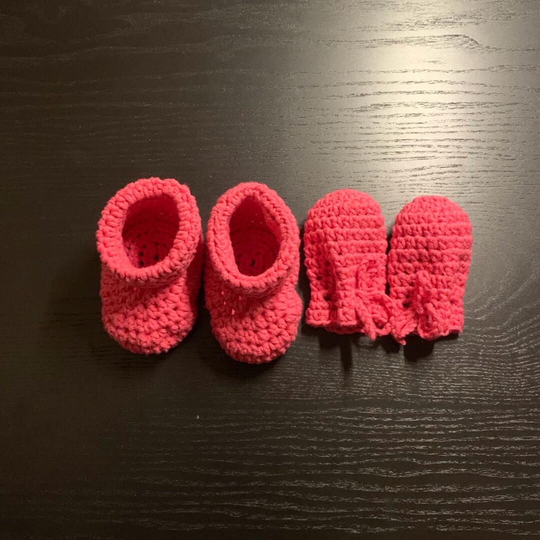 Crochet Baby Mitten and Booties Set - Etsy