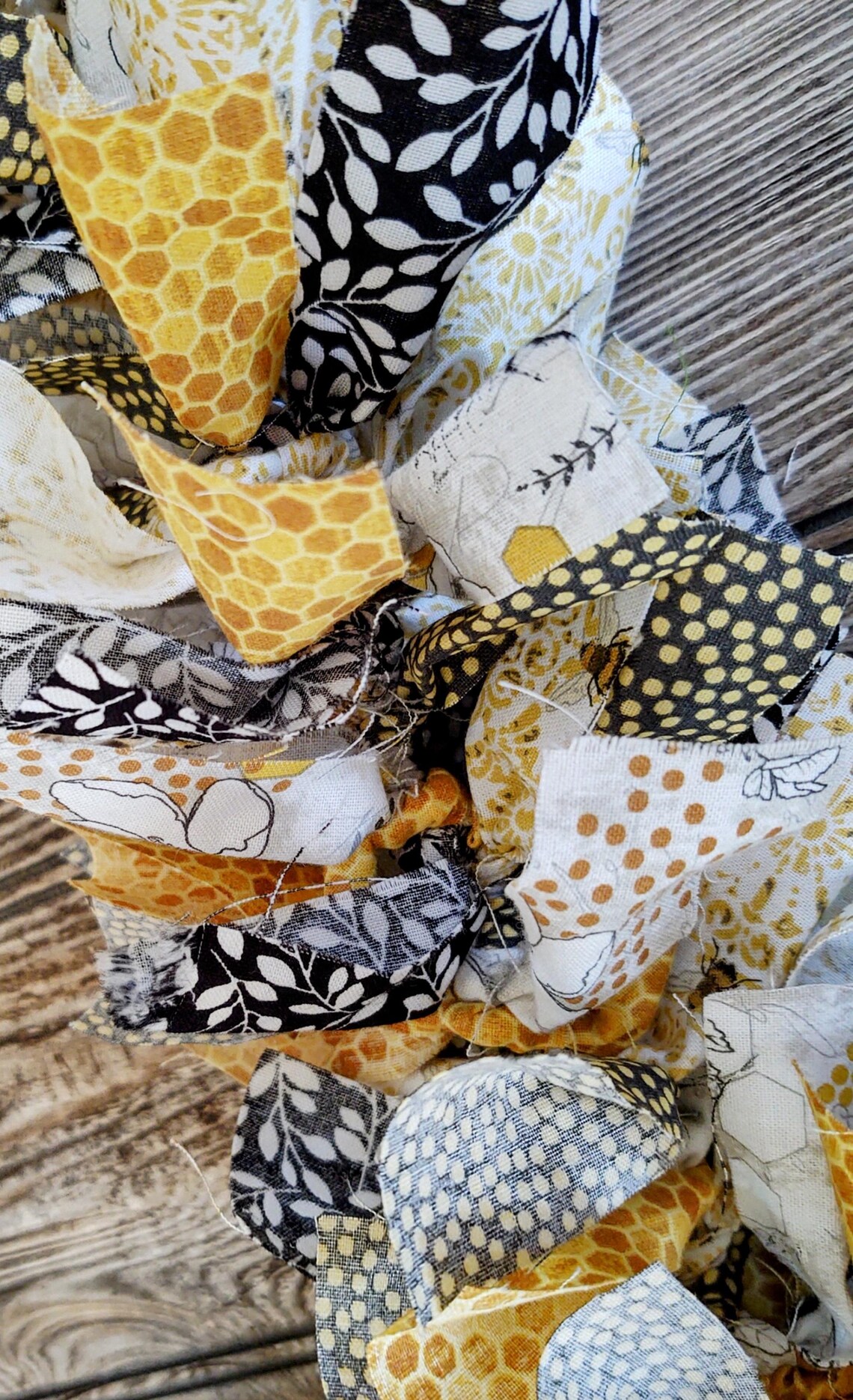 Farmhouse Look 6ft Rag-tied Garland, Country Garland, Bumble Bees ...