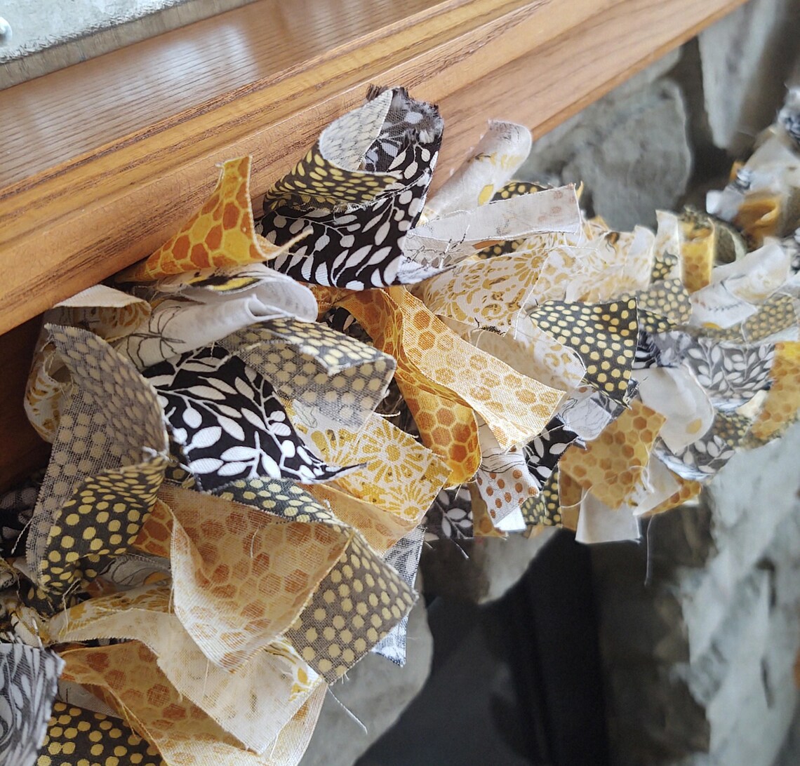 Farmhouse Look 6ft Rag-tied Garland, Country Garland, Bumble Bees ...