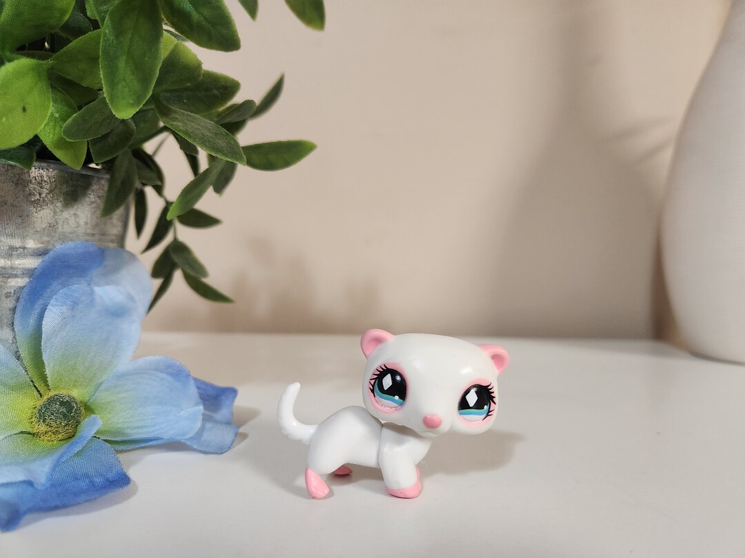 Littlest Pet Shop LPS #520 Ferret White and Pink With Blue Diamond Eyes ...