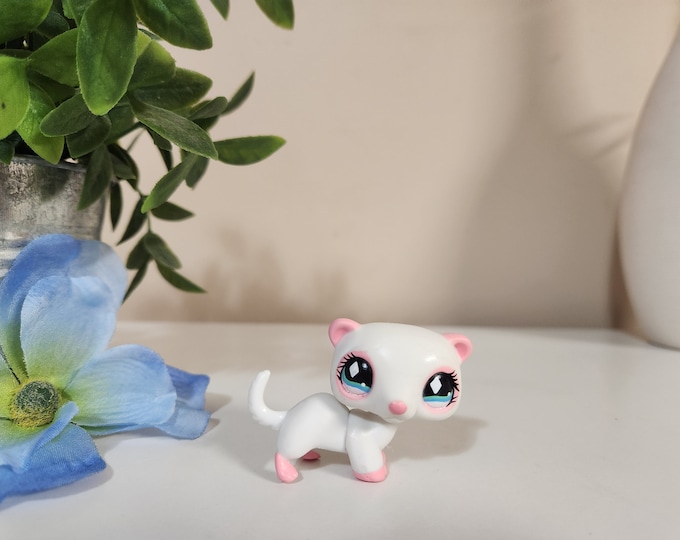 Littlest Pet Shop LPS #520 Ferret White and Pink With Blue Diamond Eyes ...